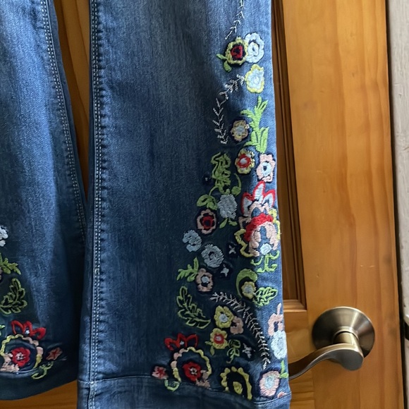 Sheryl Crow | Jeans | Sheryl Crow Flared Embroidered Leg Jean | Poshmark